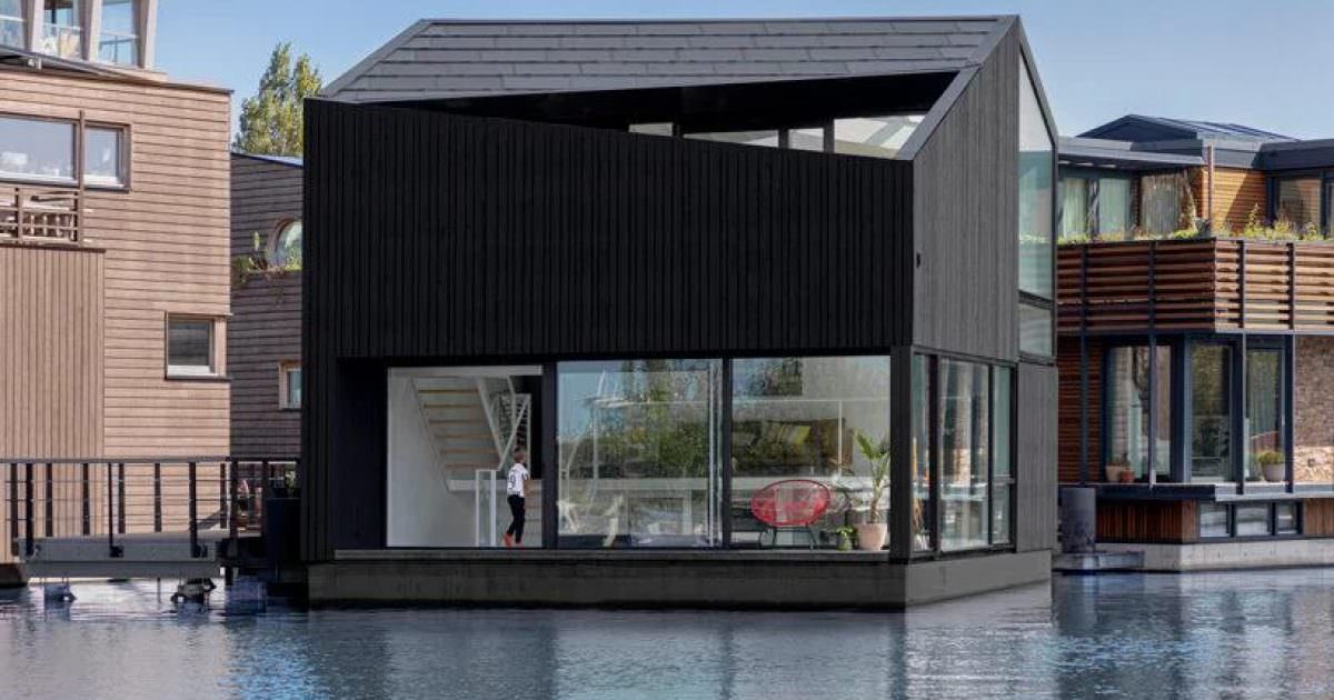 Angular timber house - SUPREMARINE